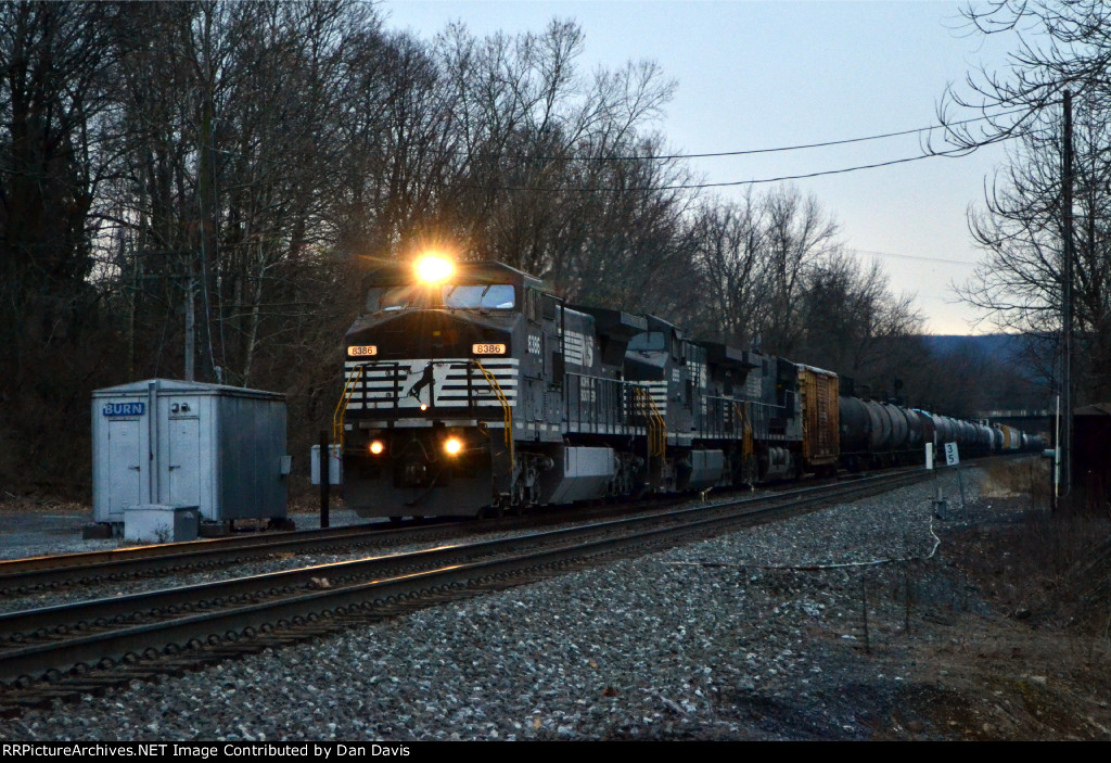 NS C40-8W 8386 leads W9G
